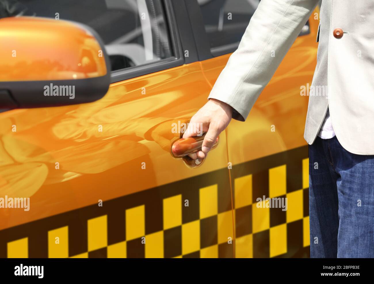 Opening taxi door hi-res stock photography and images - Alamy