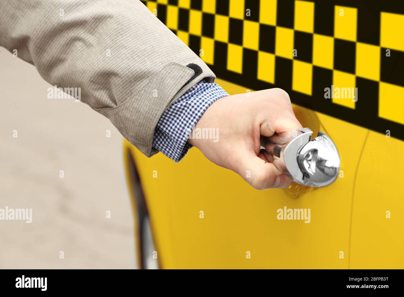 Opening taxi door hi-res stock photography and images - Alamy