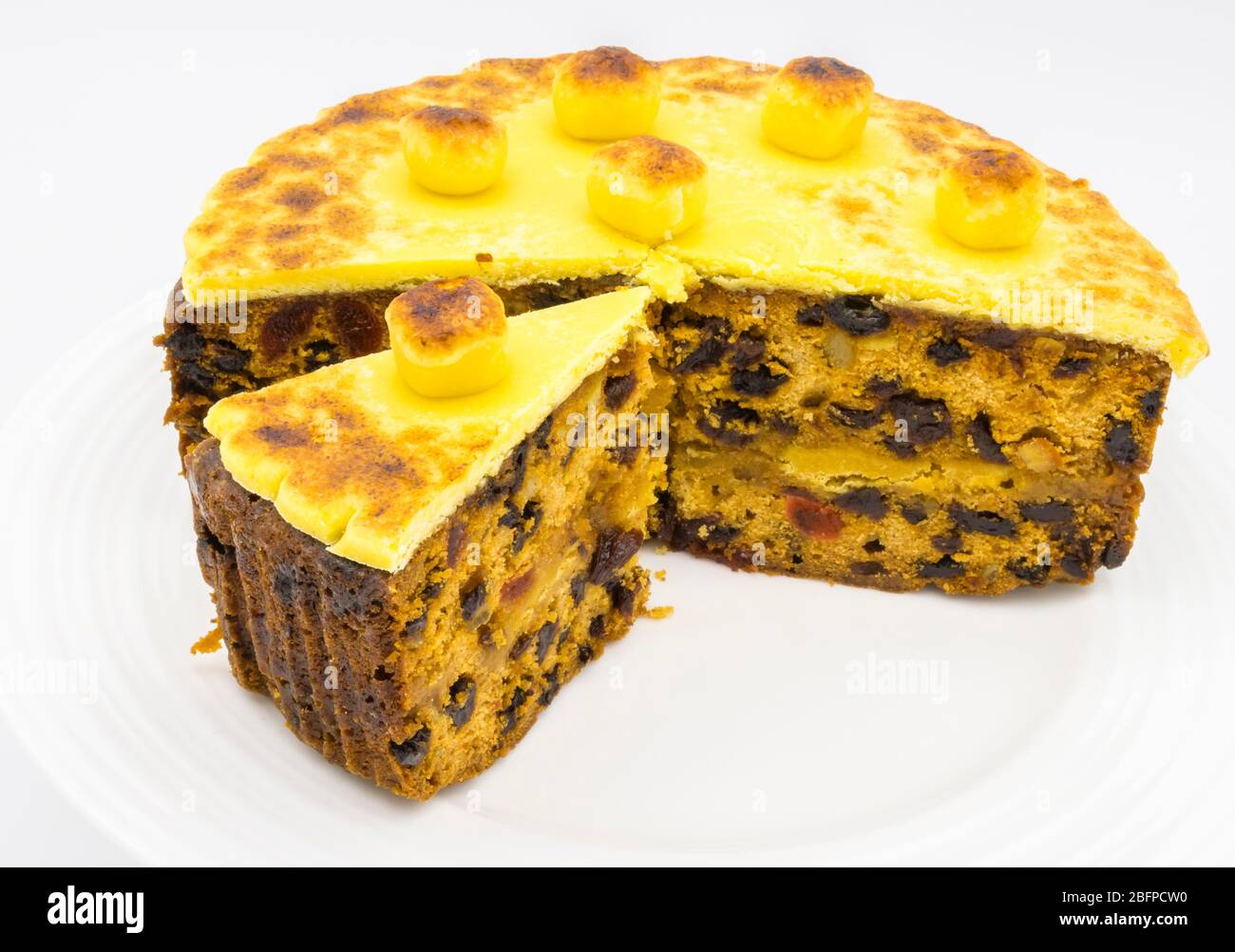 Simnel cake slice hi-res stock photography and images - Alamy