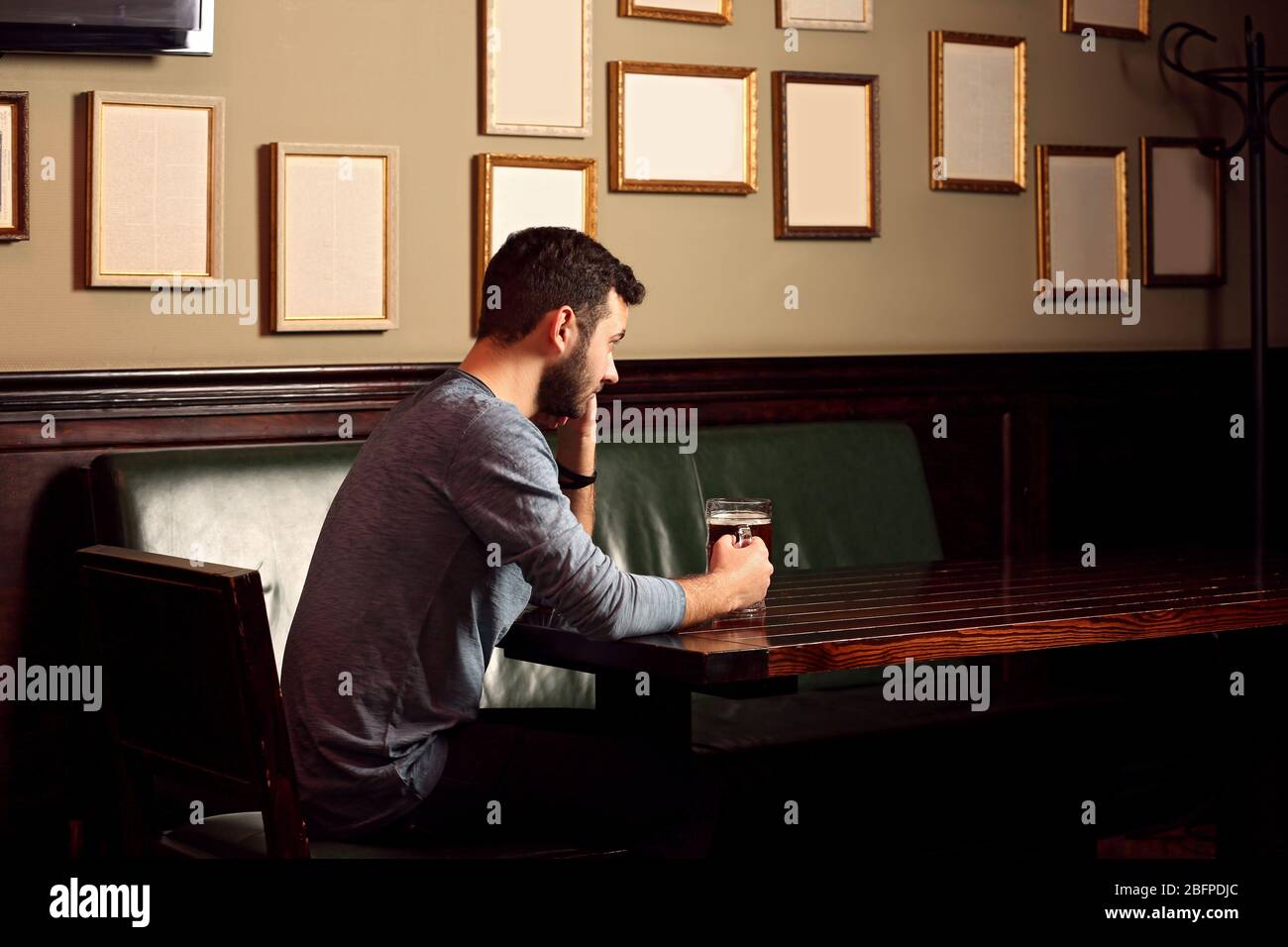 Sad man table in pub hi-res stock photography and images - Alamy