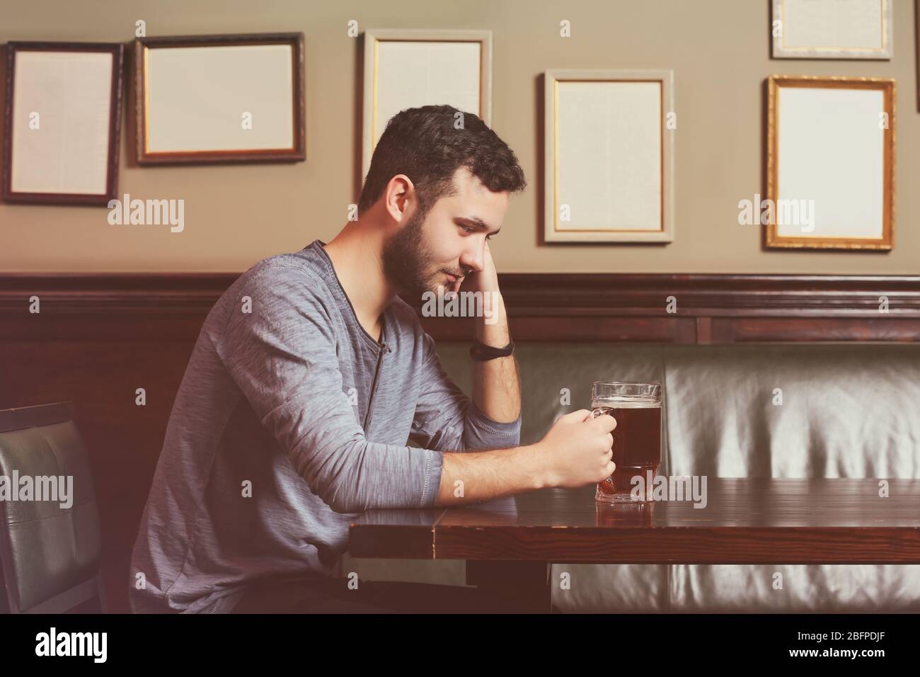 Sad man table in pub hi-res stock photography and images - Alamy
