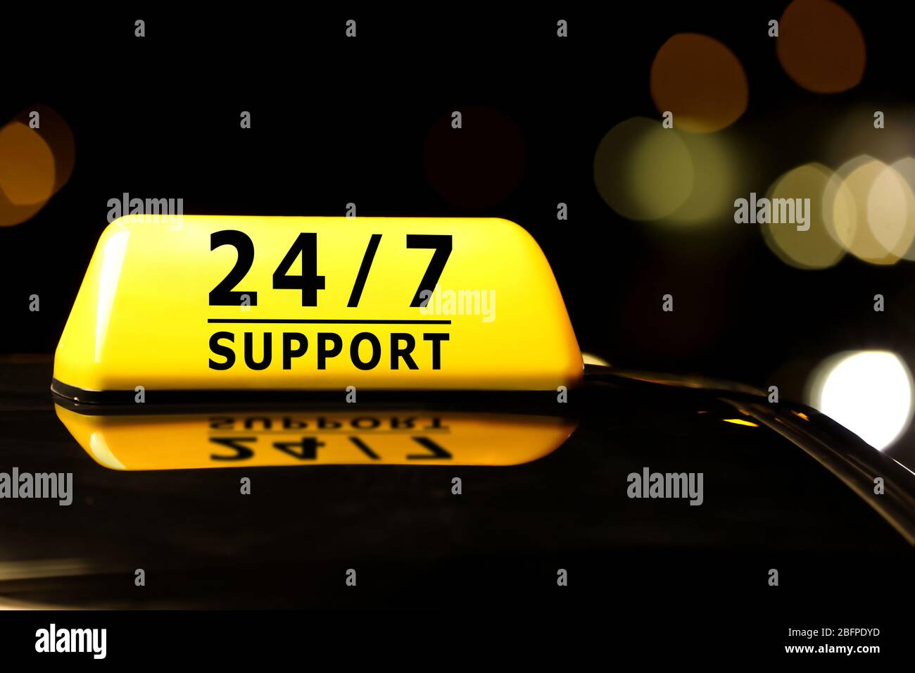 24 7 sign road hi-res stock photography and images - Alamy
