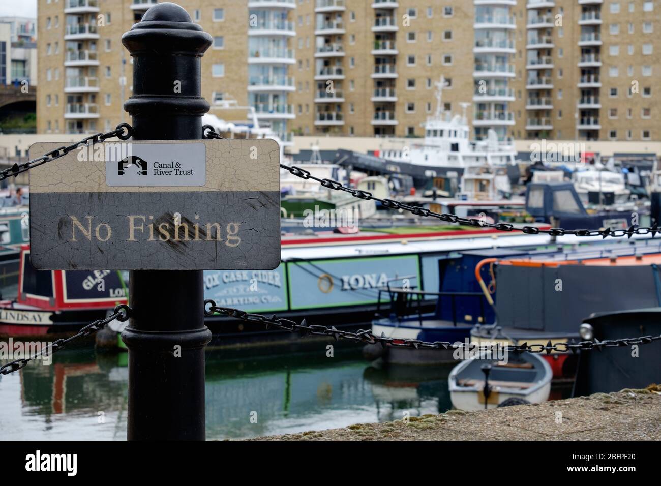 Harbour no fishing sign hi-res stock photography and images - Alamy