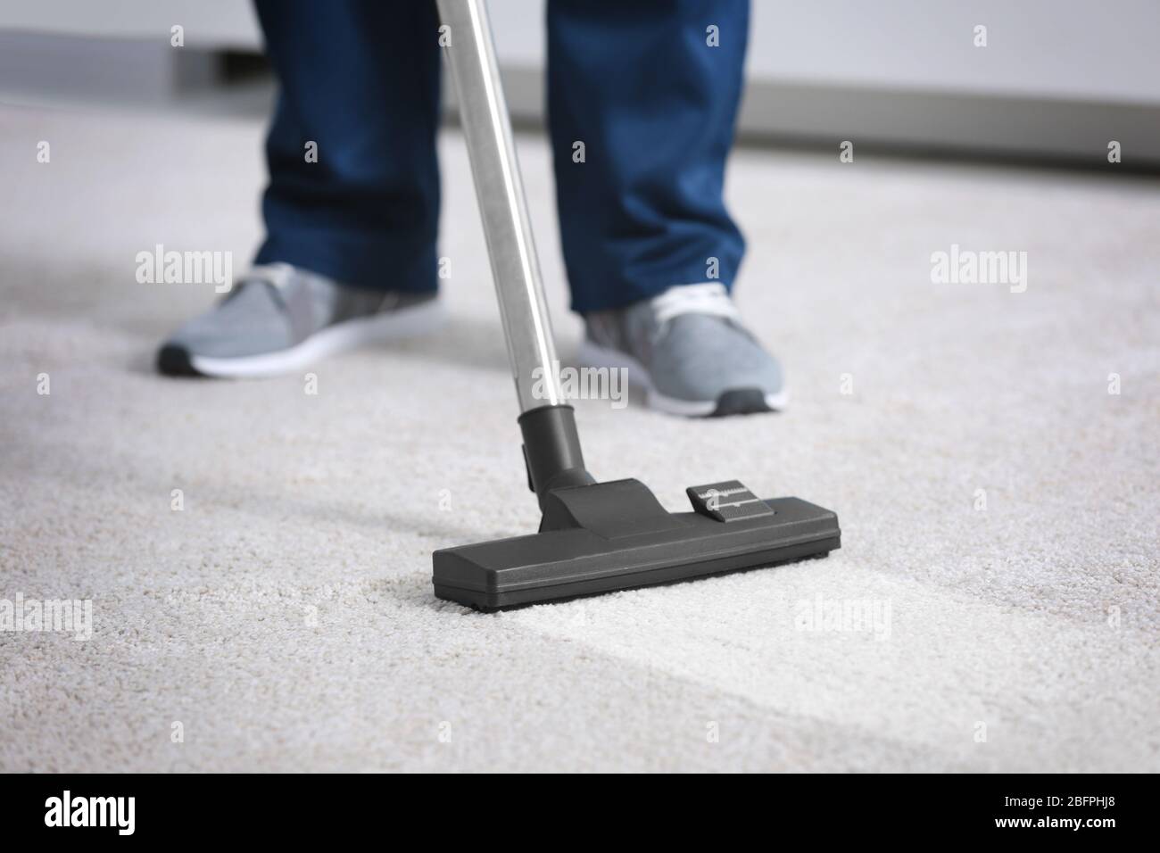 Male cleaners cleaning vacuum hi-res stock photography and images - Alamy