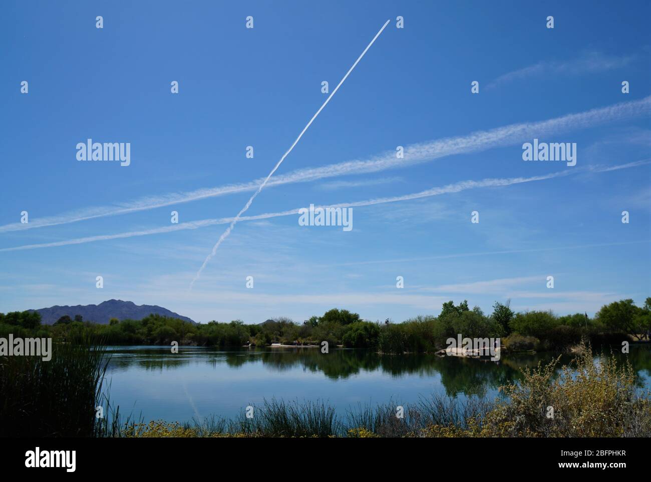 Jet contrail hi-res stock photography and images - Alamy