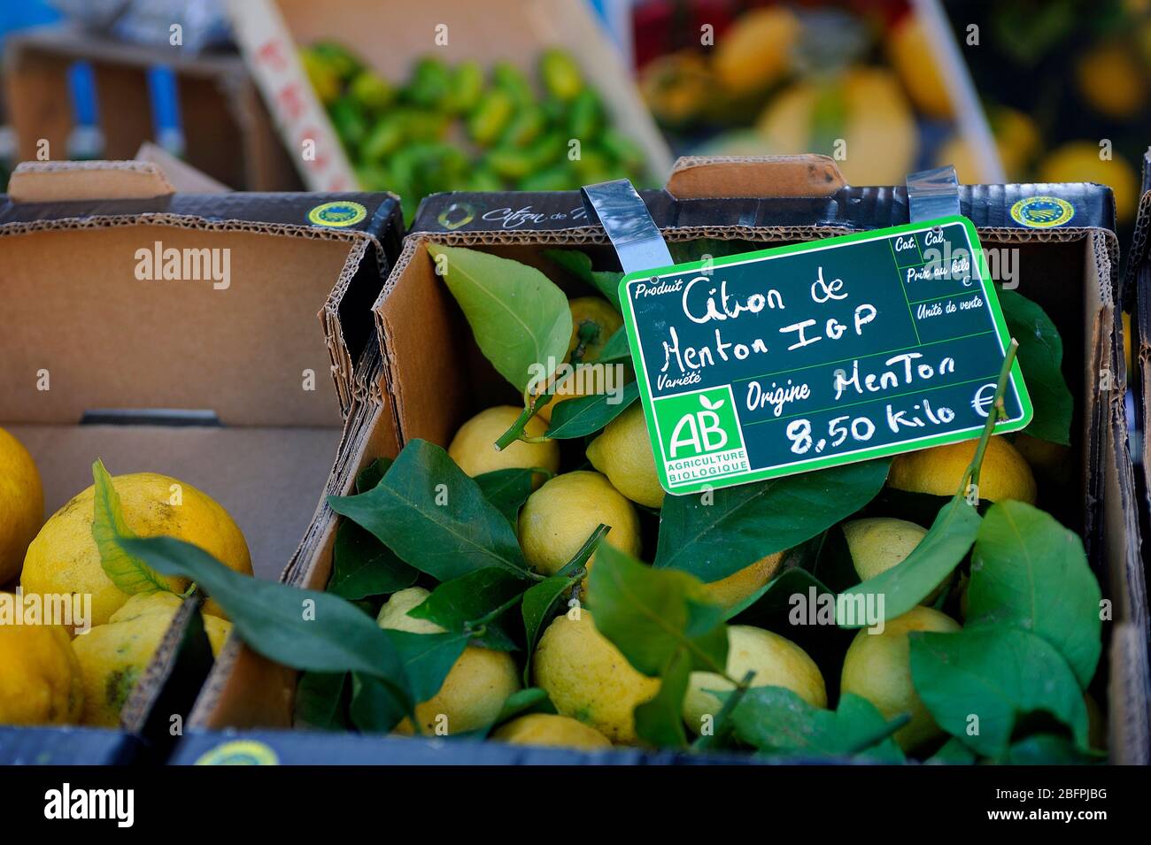Orange color lemons for sale hi-res stock photography and images - Alamy