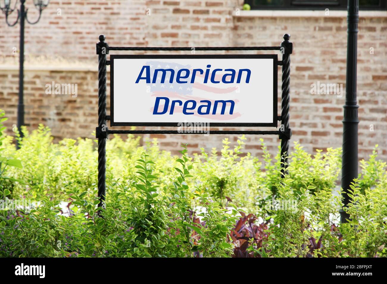 Sign board with text AMERICAN DREAM, outdoor Stock Photo - Alamy