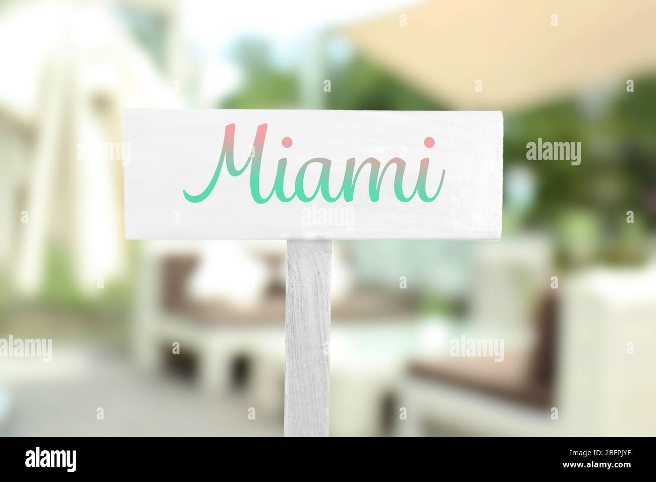 Direction sign to MIAMI on street. Travel USA concept Stock Photo - Alamy
