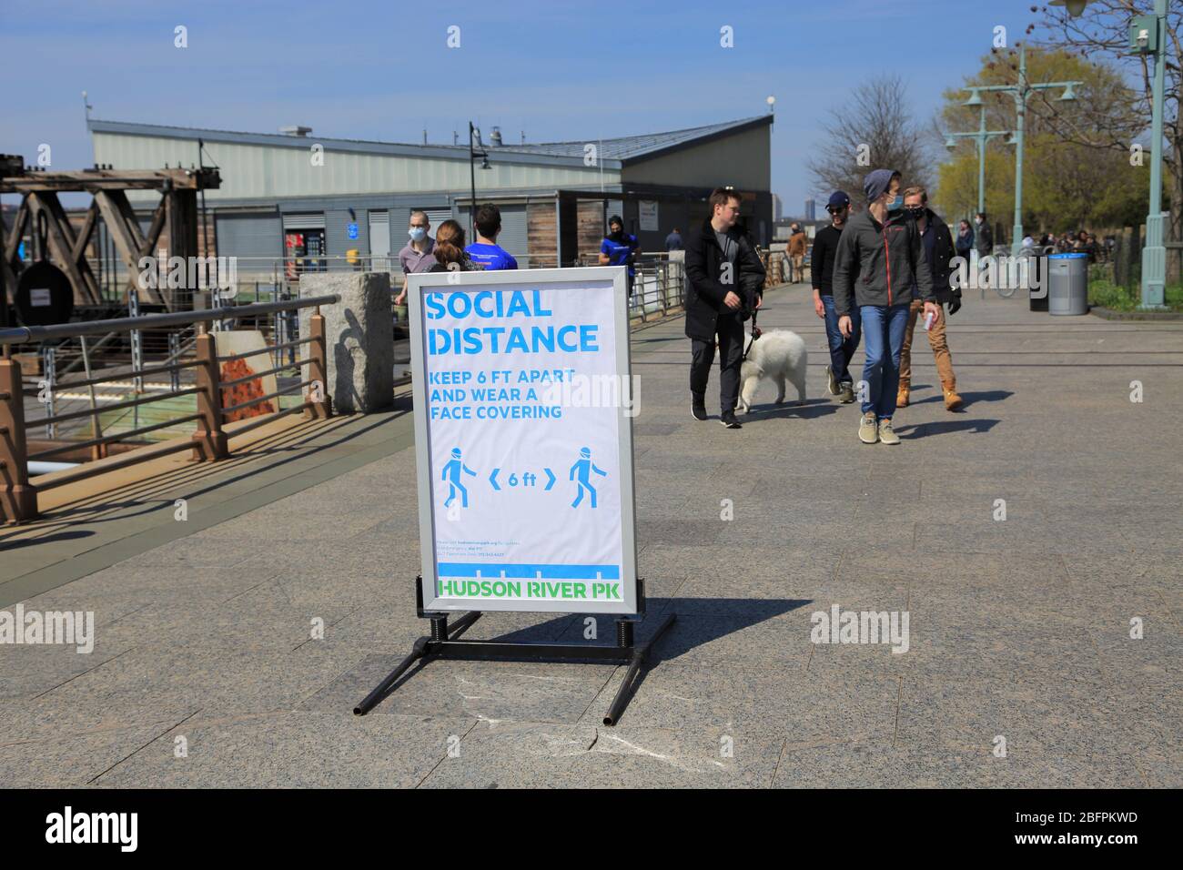 Sign warning people to social distance keep 6 feet apart, groups of ...