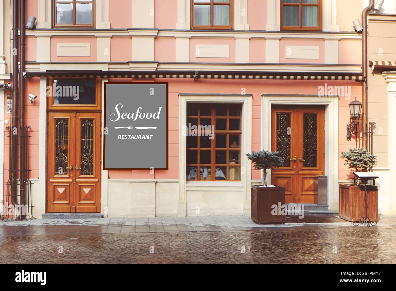 Modern design of seafood restaurant exterior Stock Photo - Alamy