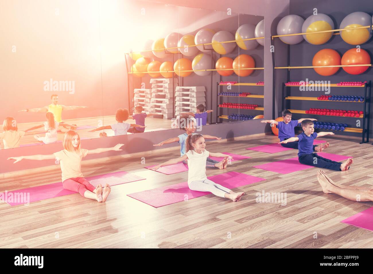 Elementary school gym class hi-res stock photography and images - Alamy