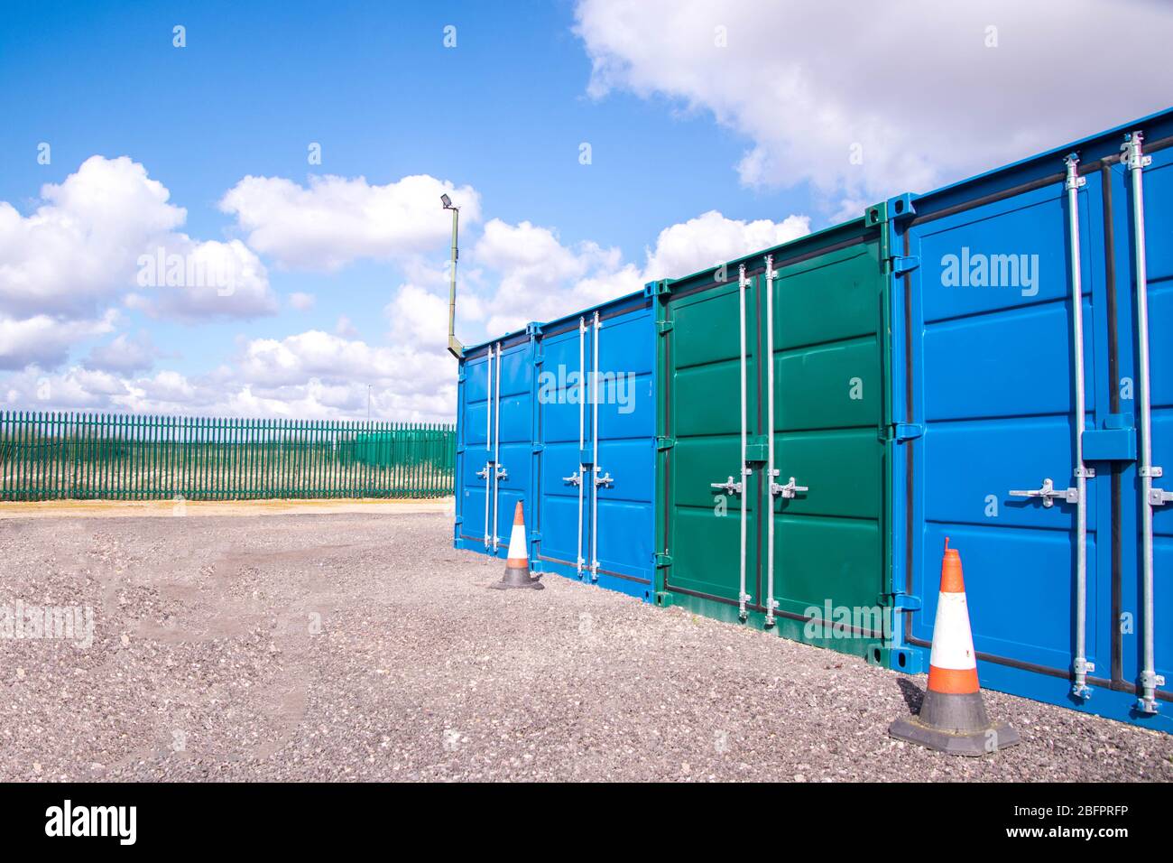 20ft container hi-res stock photography and images - Alamy