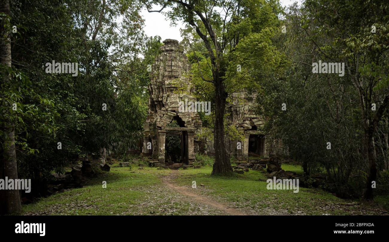 Abandoned entrance stupa of Preah Khan Hindu temple, set of Tomb Raider ...