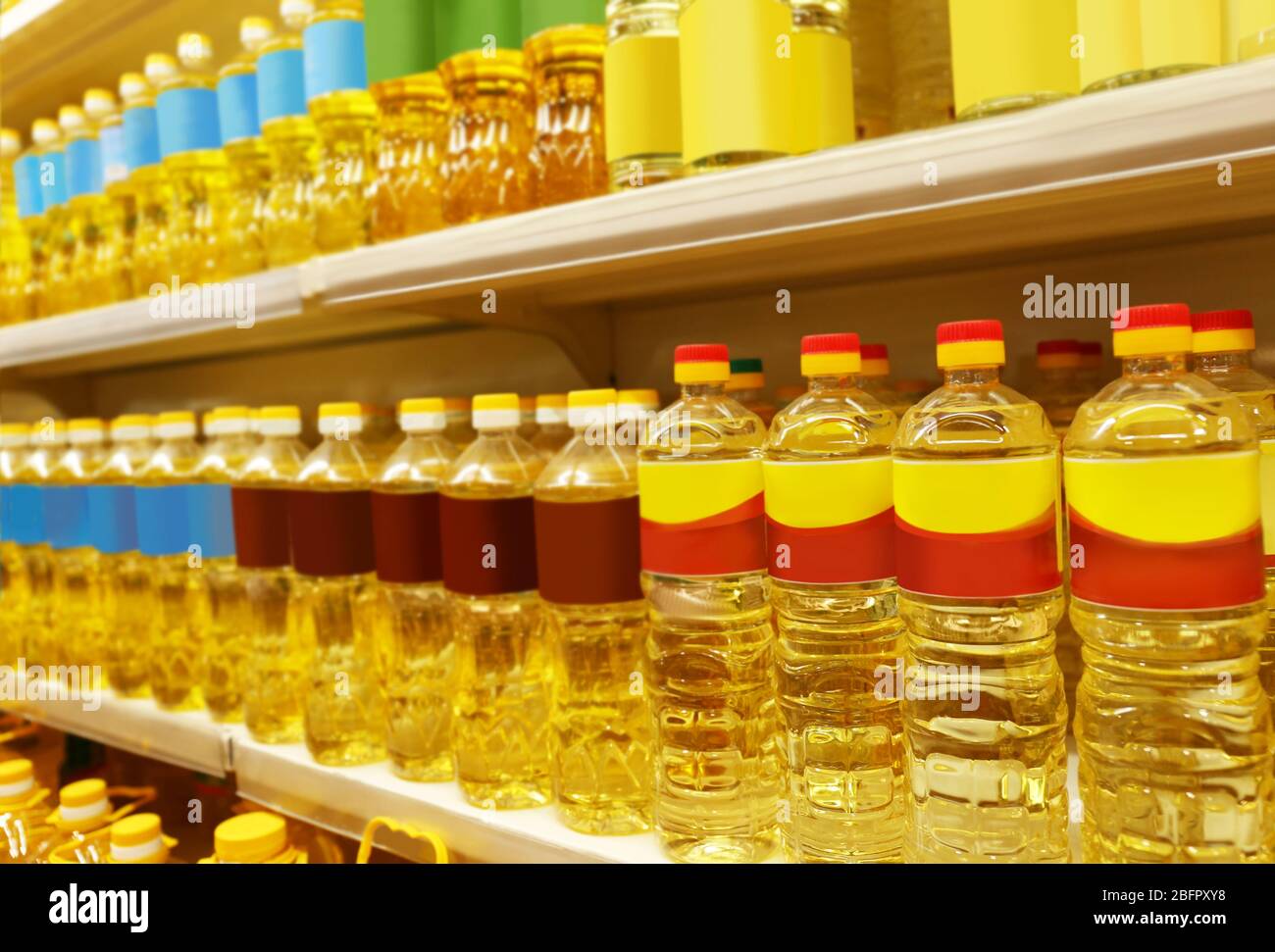 Bottles with cooking oil on shelves in supermarket Stock Photo - Alamy