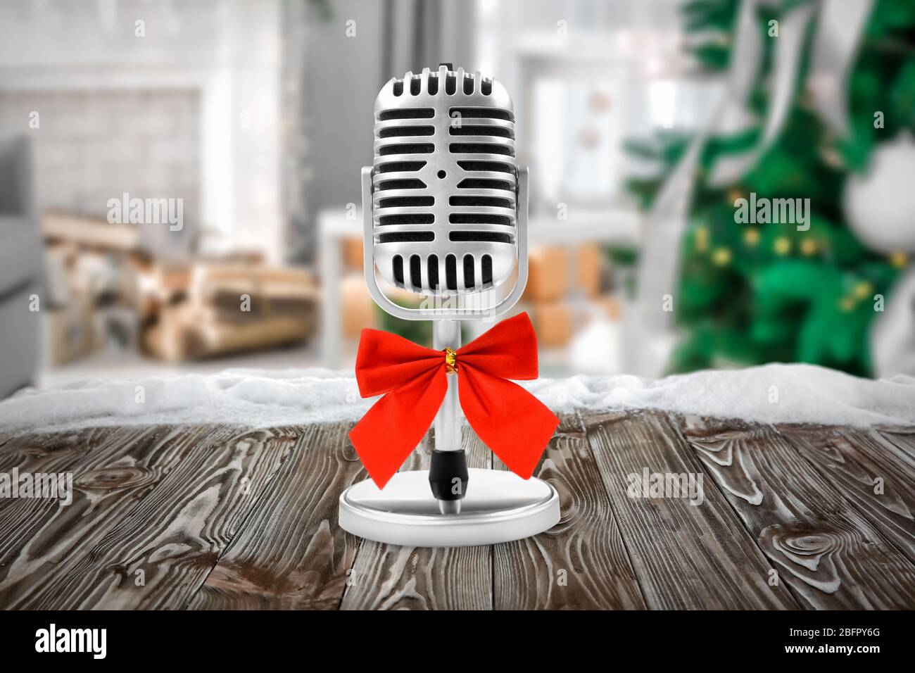 Ribbon microphone hi-res stock photography and images - Alamy
