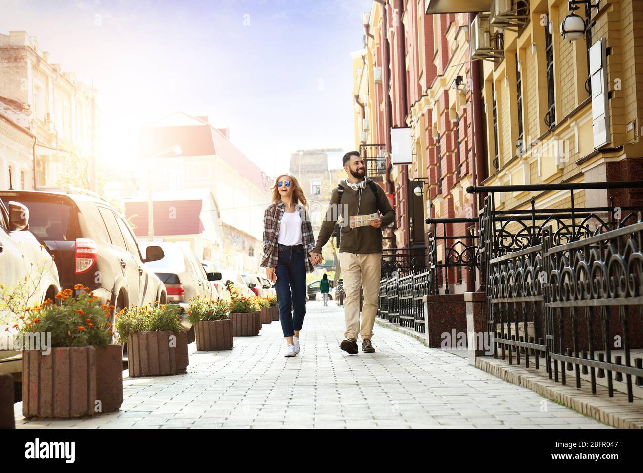 People walking world map hi-res stock photography and images - Alamy