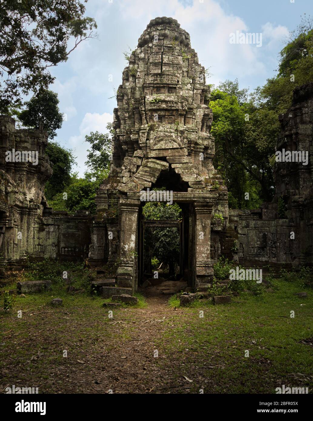 Abandoned entrance stupa of Preah Khan Hindu temple, set of Tomb Raider ...