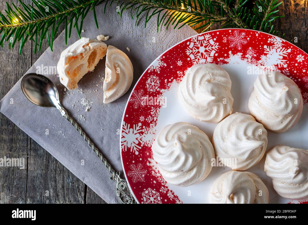 Meringue crumbs hi-res stock photography and images - Alamy