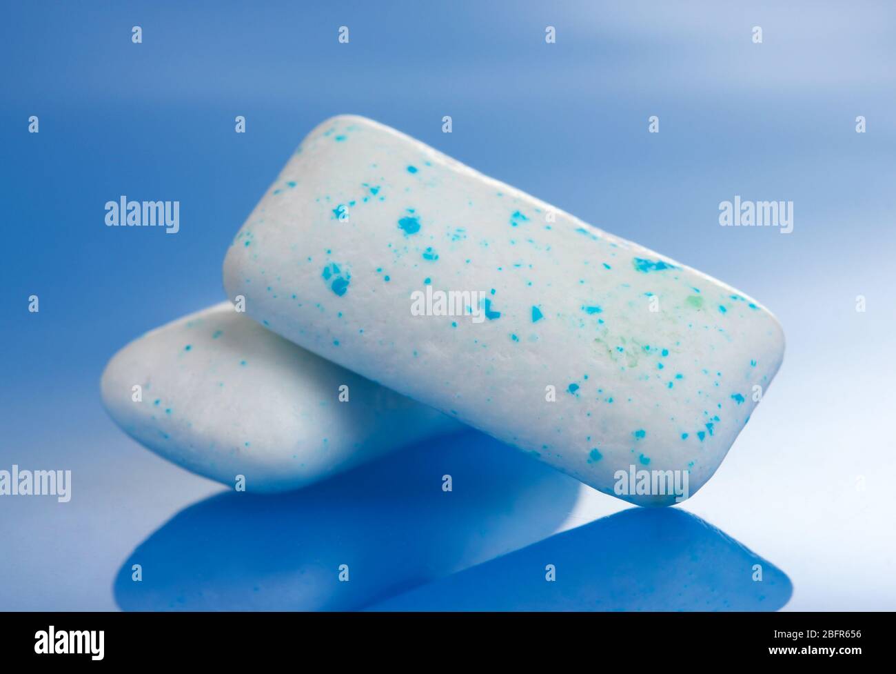 Two pieces chewing gum hi-res stock photography and images - Alamy