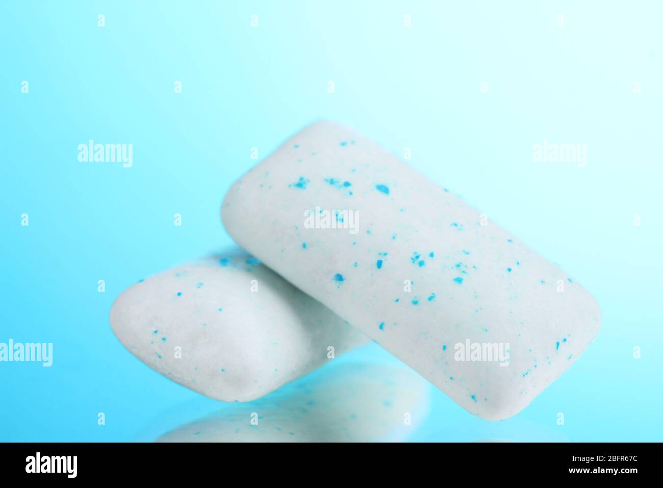 Two pieces chewing gum hi-res stock photography and images - Alamy