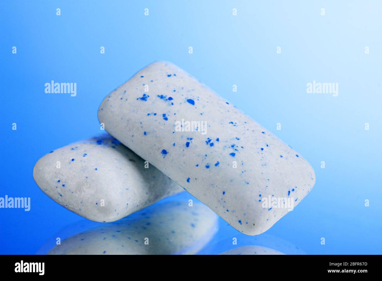 Two pieces chewing gum hi-res stock photography and images - Alamy