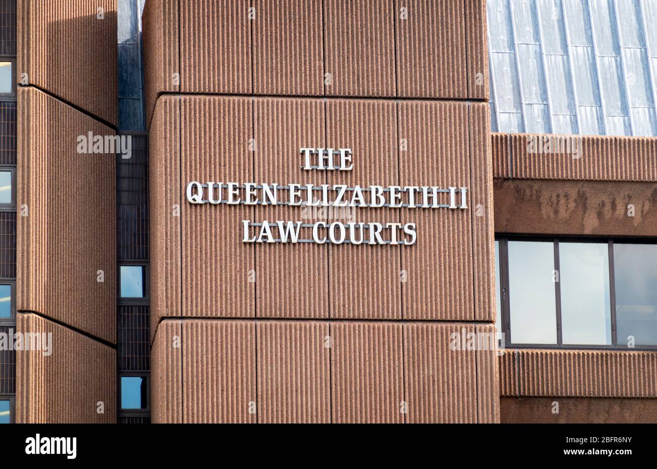 Queen elizabeth ii liverpool hi-res stock photography and images - Alamy