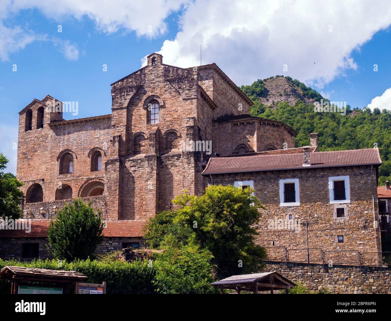Monasterio románico de San Pedro de Siresa. Huesca. Aragón. Pirineos ...