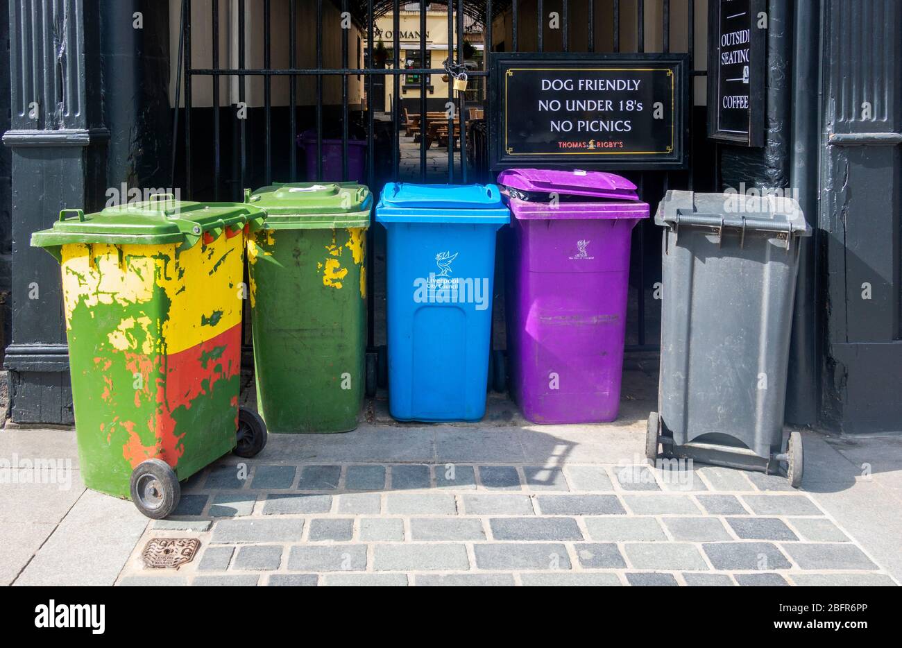 Trash bins hi-res stock photography and images - Alamy