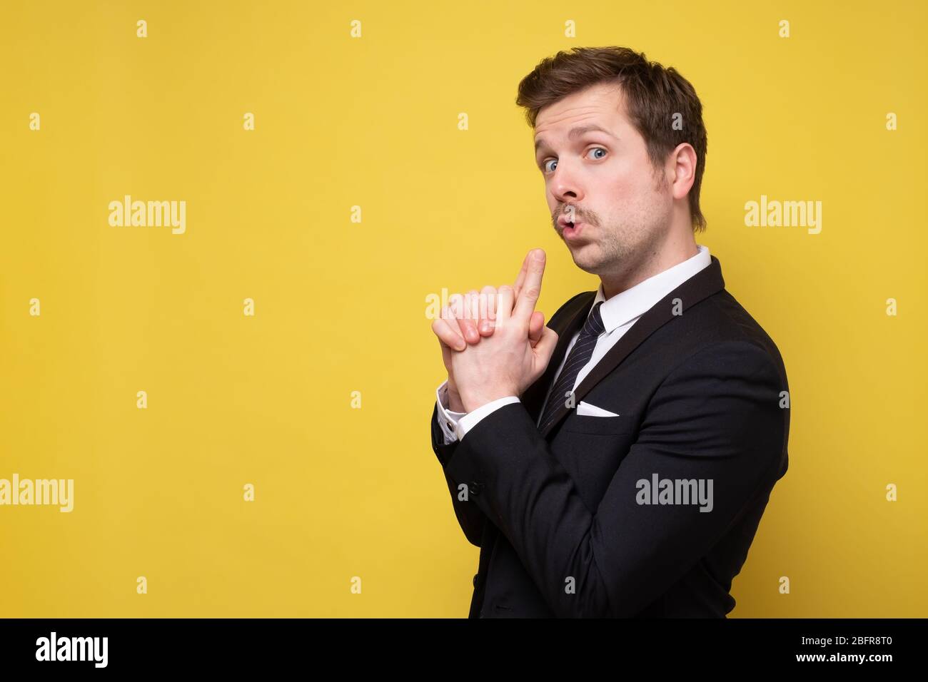 Secret meeting spy hi-res stock photography and images - Alamy