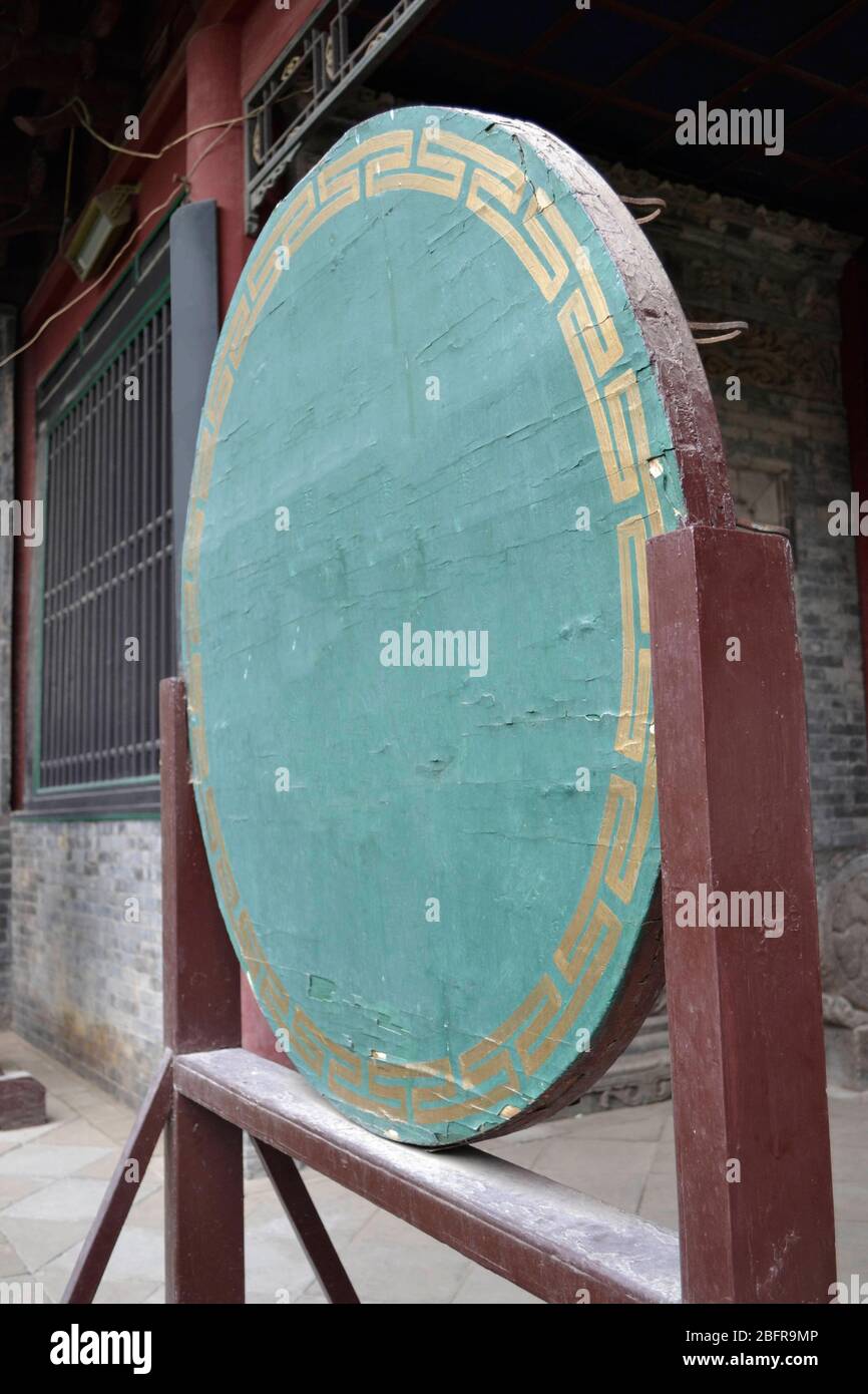 Gong instrument china hi-res stock photography and images - Alamy