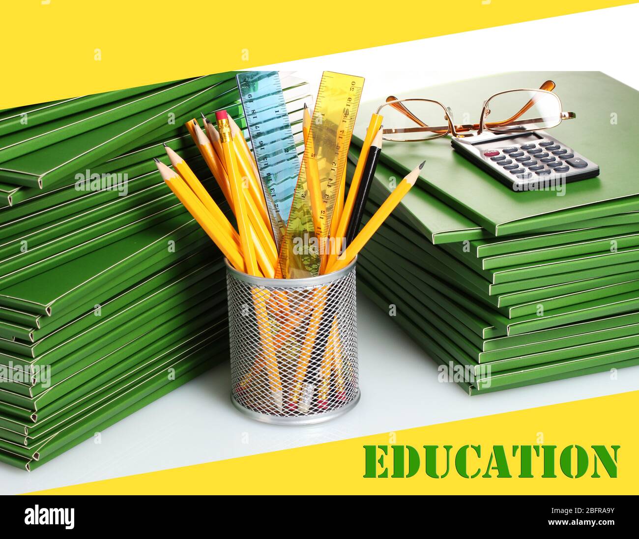 Yellow file folder heap hi-res stock photography and images - Alamy