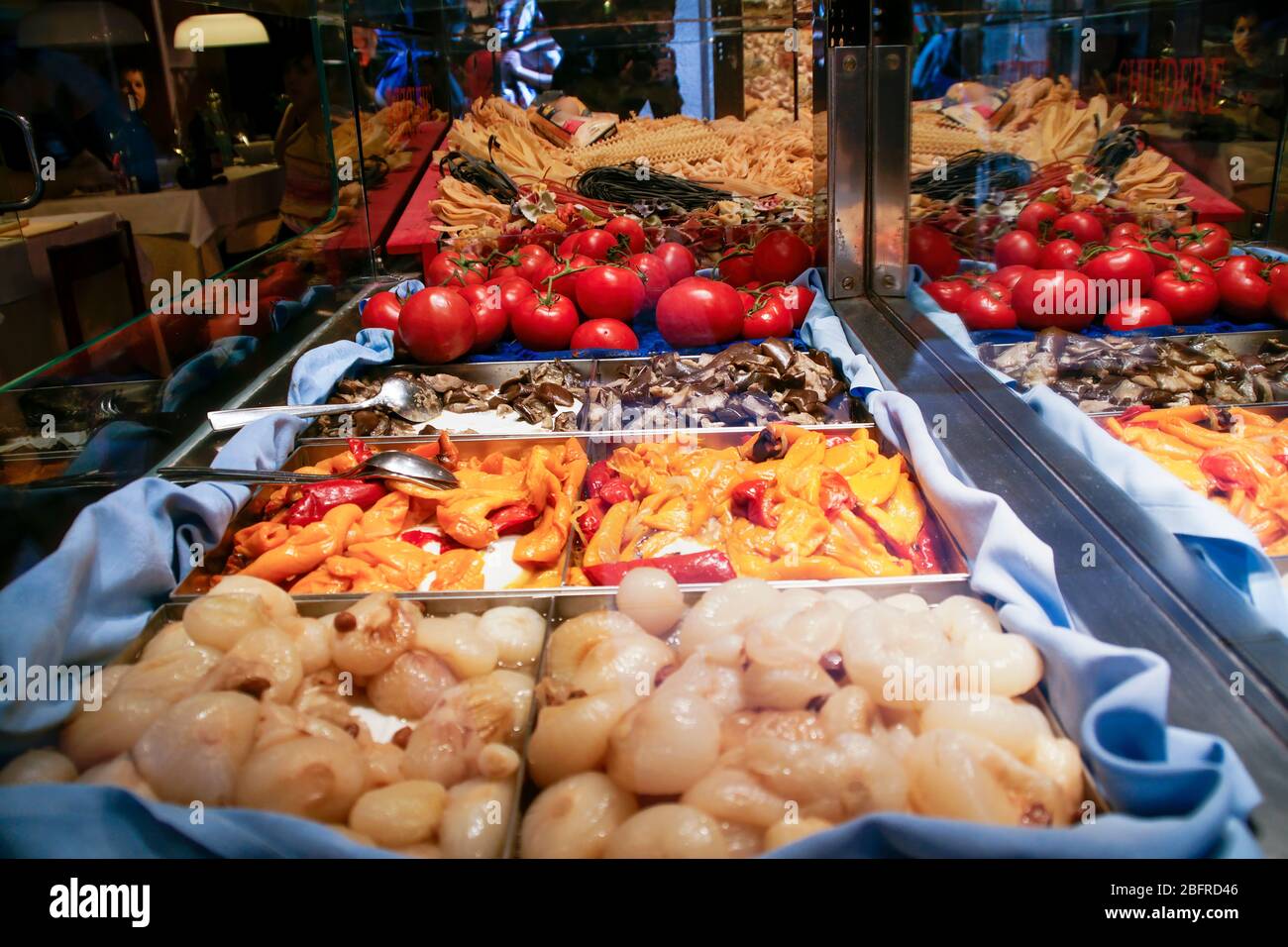 Italian food display hi-res stock photography and images - Alamy