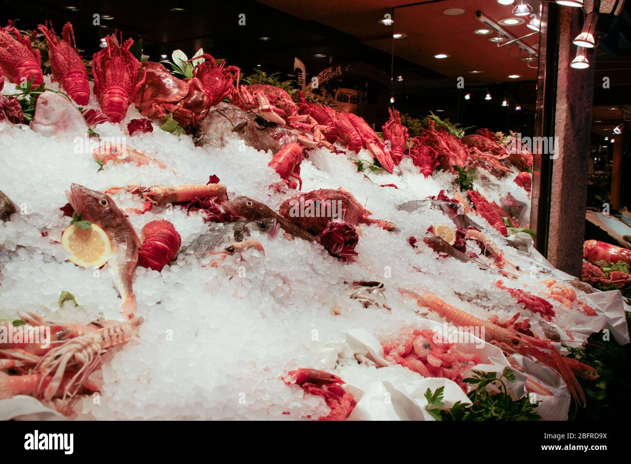 Display seafood restaurant hi-res stock photography and images - Alamy
