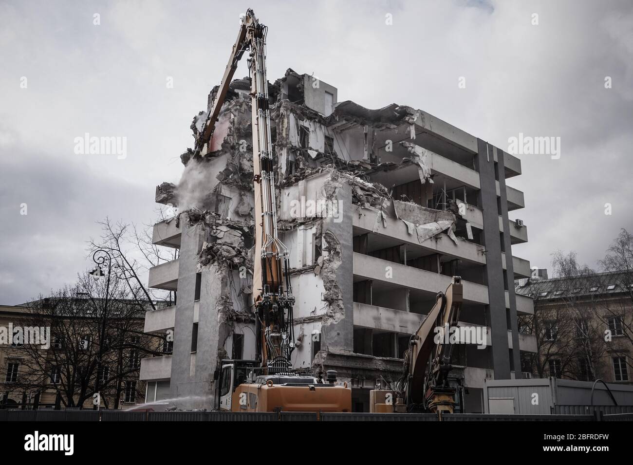 House/ building demolition Stock Photo - Alamy