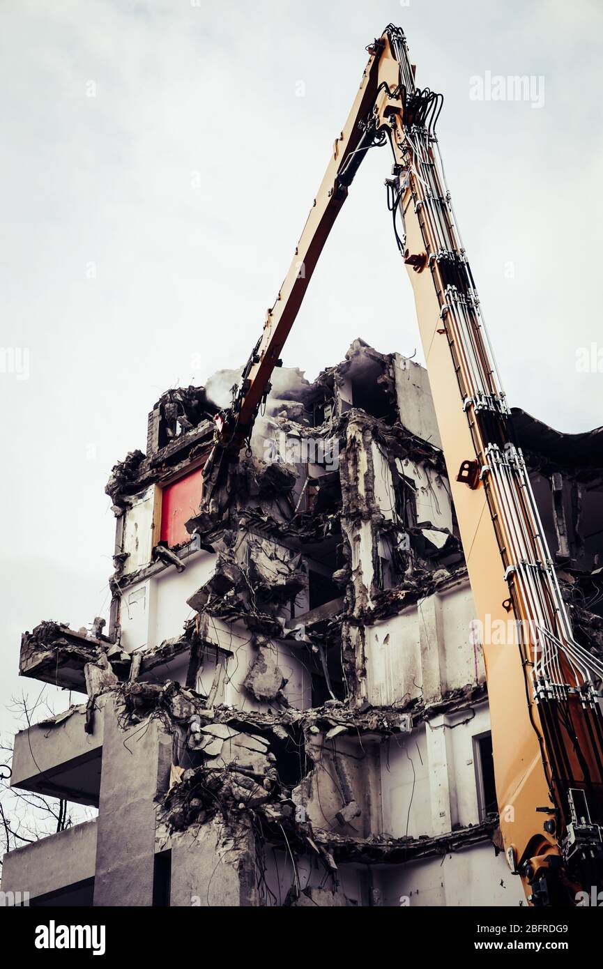 House/ building demolition Stock Photo - Alamy