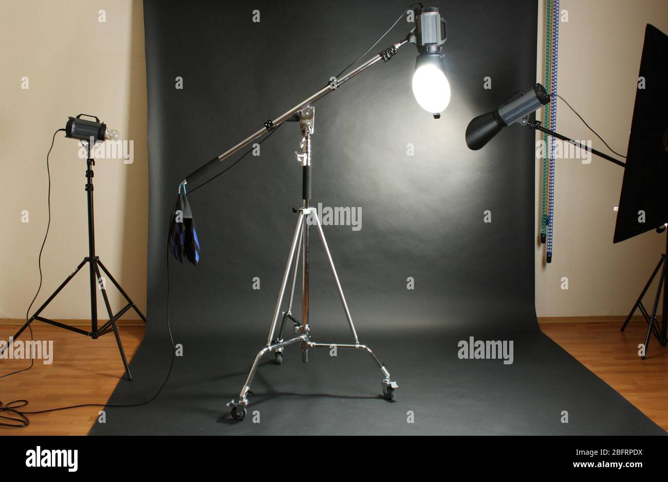 Studio flash with background reflector on black background Stock Photo ...