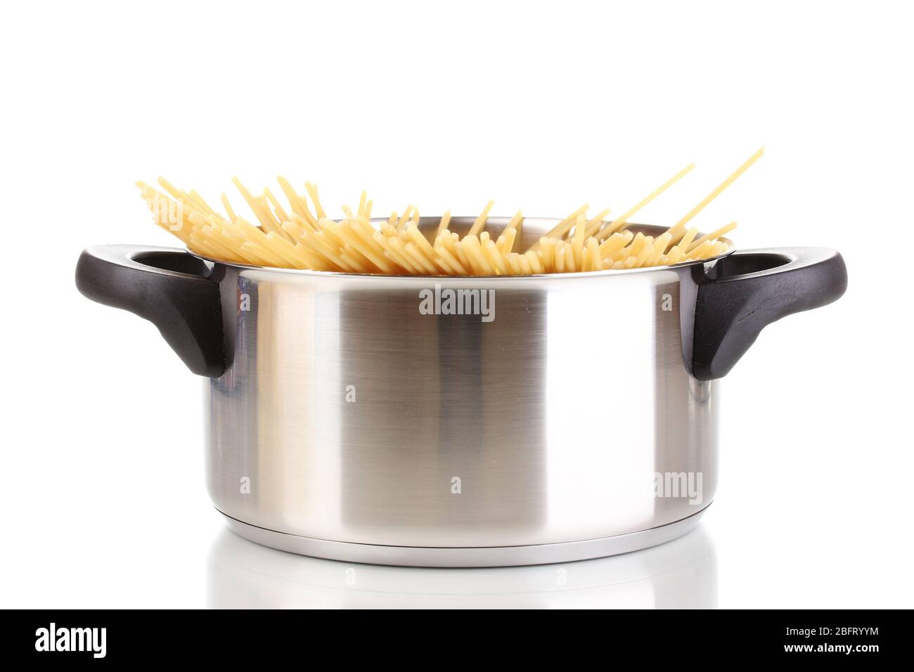 Spaghetti in pot isolated on white Stock Photo - Alamy