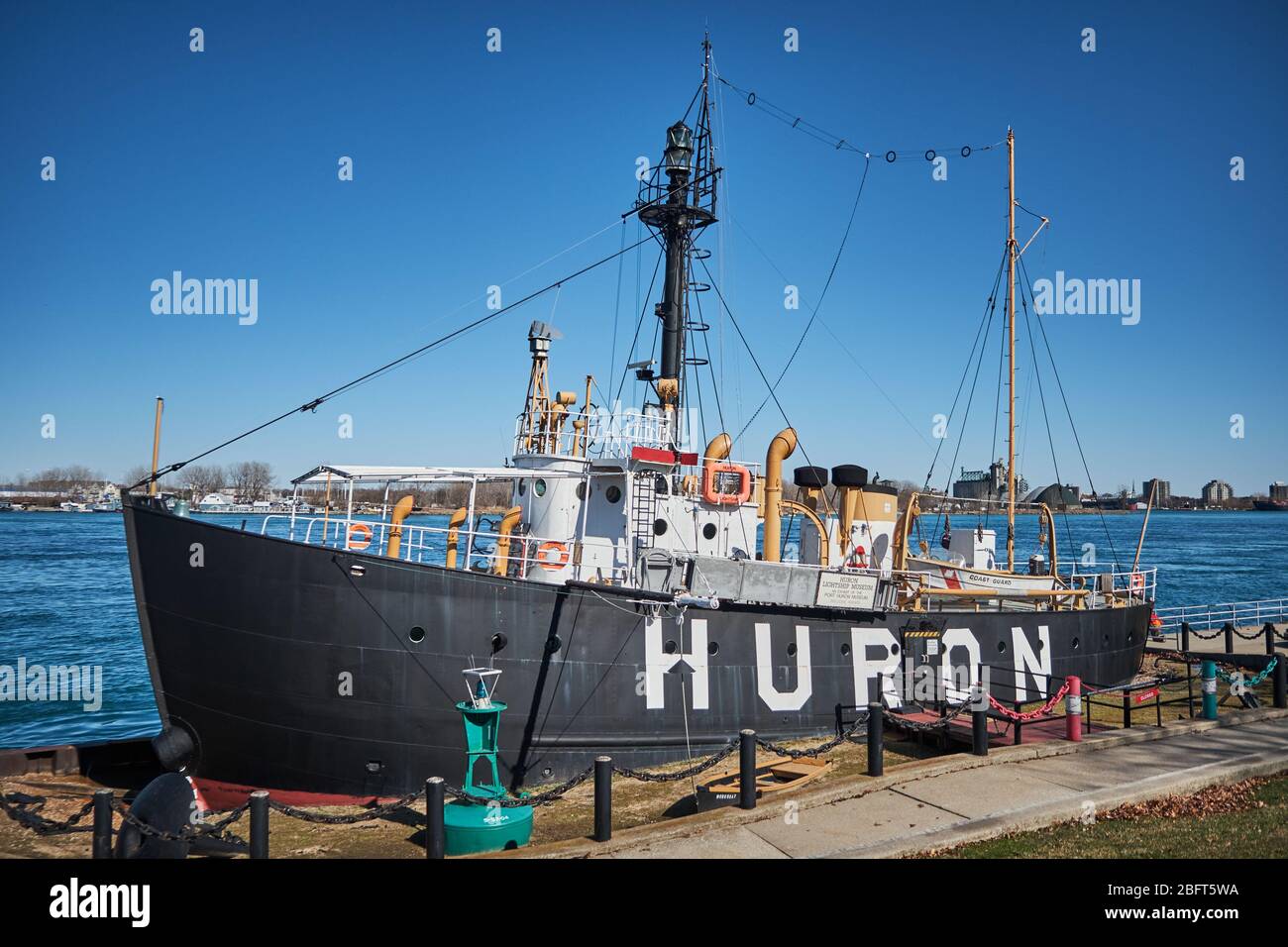 Ship signal light hi-res stock photography and images - Alamy