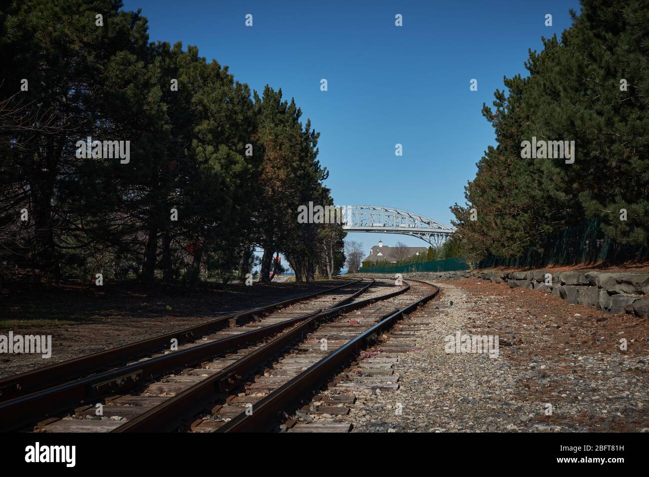 International crossing hi-res stock photography and images - Alamy