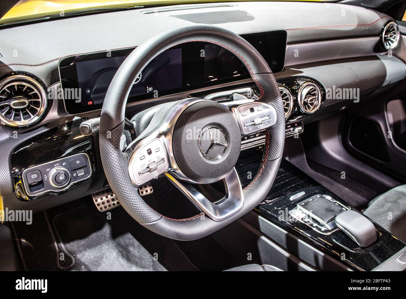 Fastback mercedes hi-res stock photography and images - Alamy