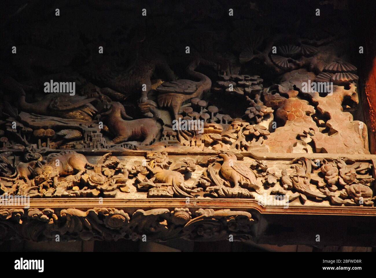Wood carvings under the eaves of the main seat of Liu Yongfu's former ...