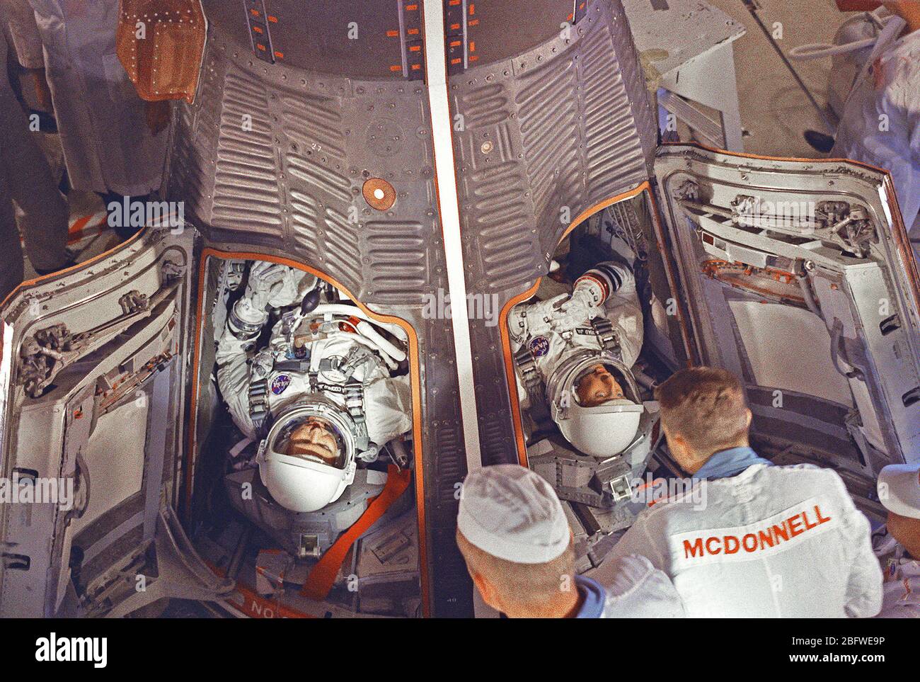 Interior gemini 5 spacecraft hi-res stock photography and images - Alamy