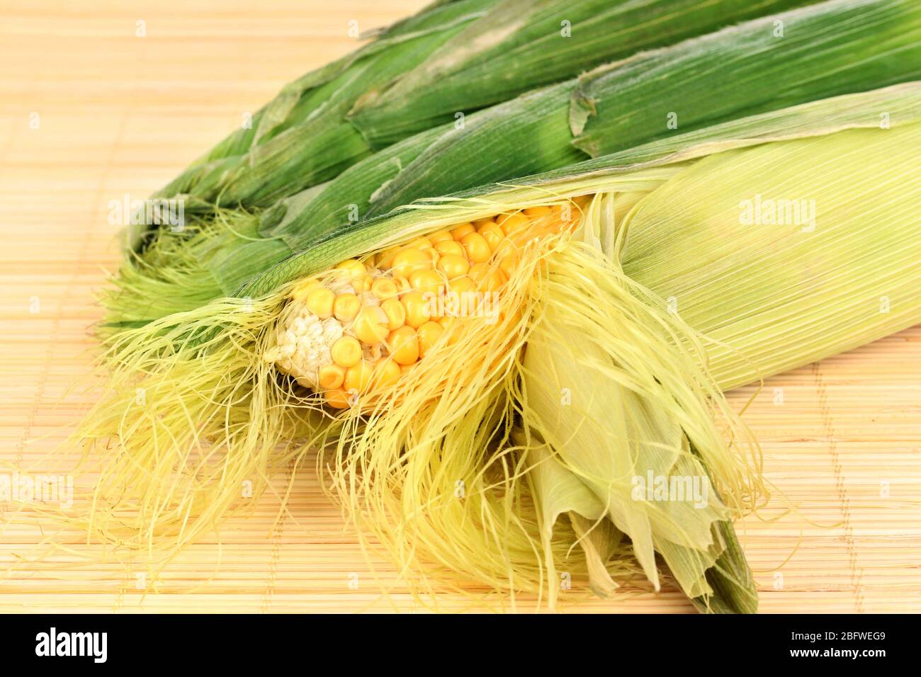 Fresh corn cobs on bamboo mat Stock Photo - Alamy