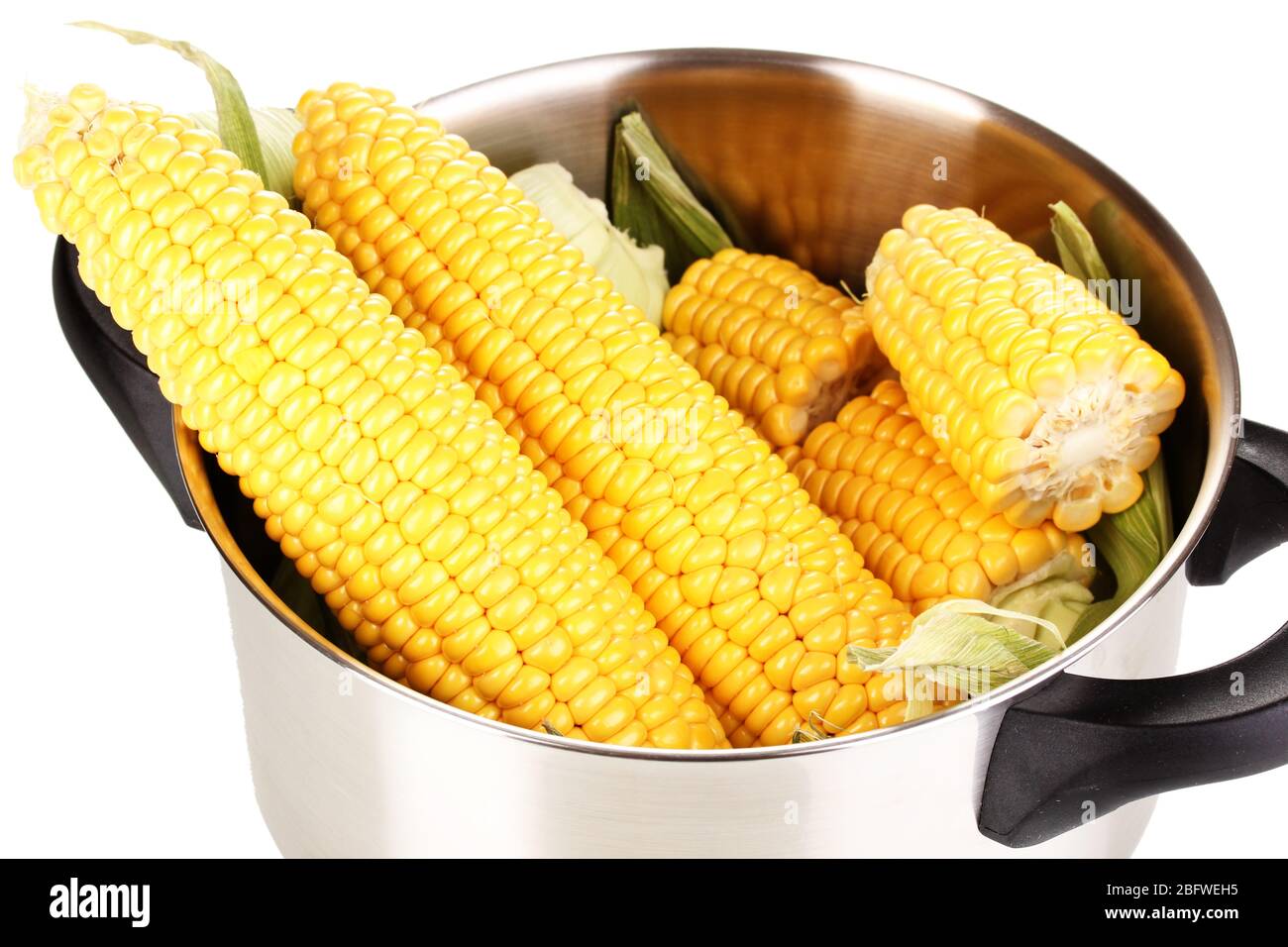 Fresh corn cobs in pot isolated on white Stock Photo - Alamy