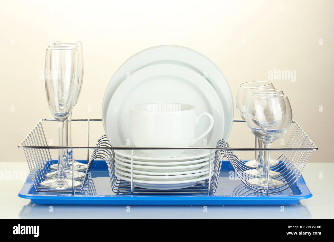 clean dishes on stand isolated on white Stock Photo - Alamy