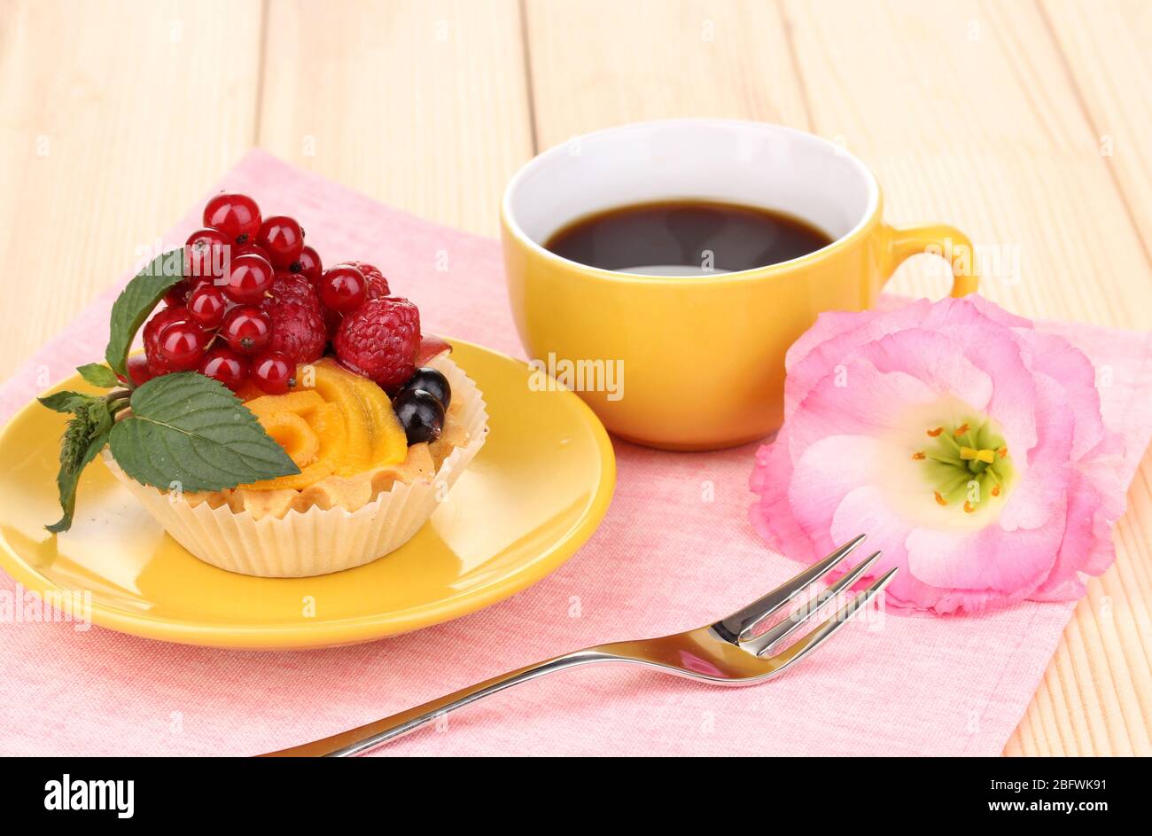Dulcet cake fruit berries hi-res stock photography and images - Alamy