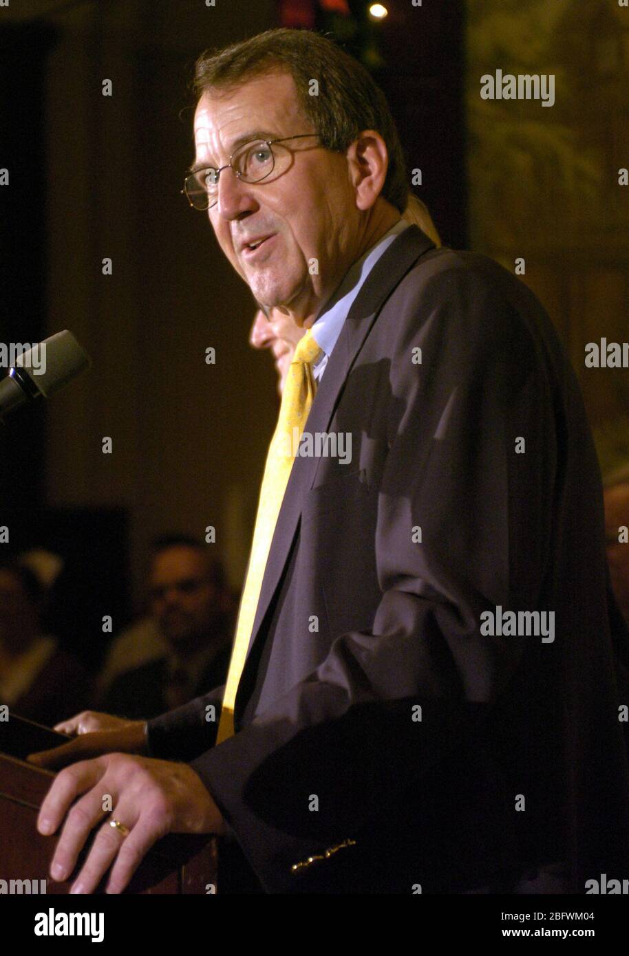 Beverly Hills, United States. 29th Dec, 2004. Michigan Wolverines coach ...