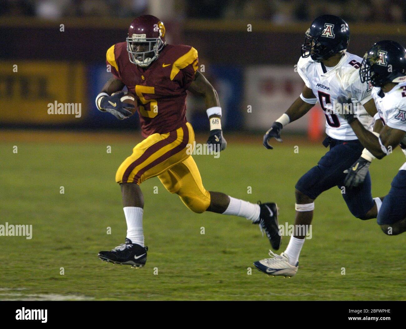 Los Angeles, United States. 13th Nov, 2004. USC running back Reggie ...