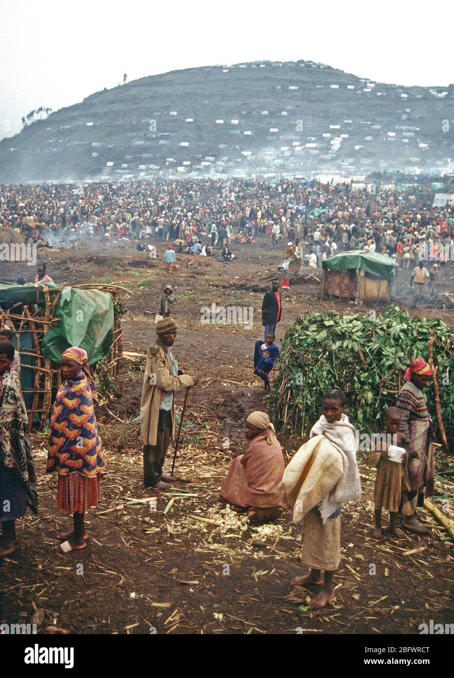 1994 - A view of the Kibumba refugee camp in Zaire. An estimated 1.2 ...