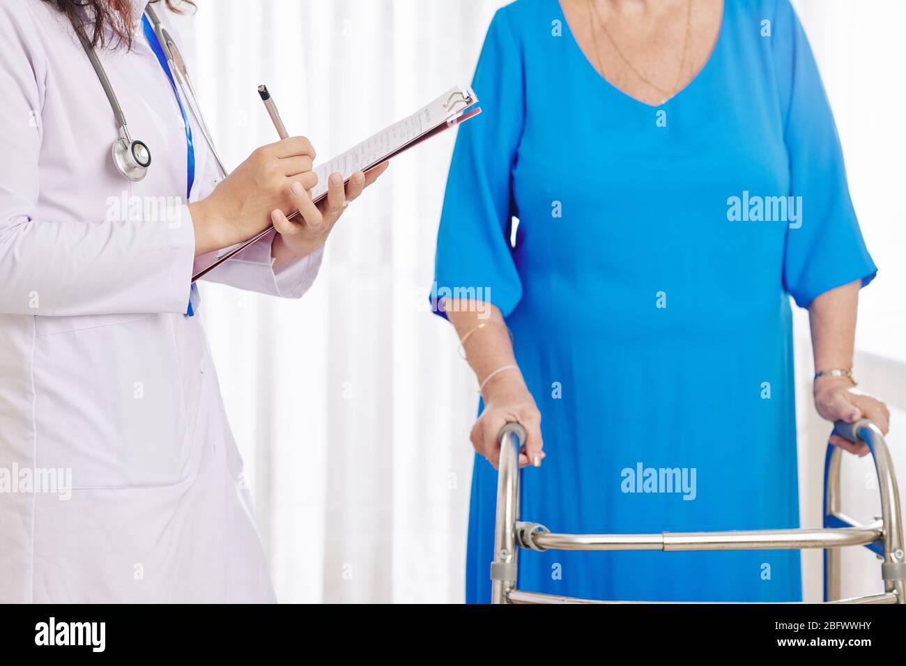 Doctor nurse moving patient hi-res stock photography and images - Alamy